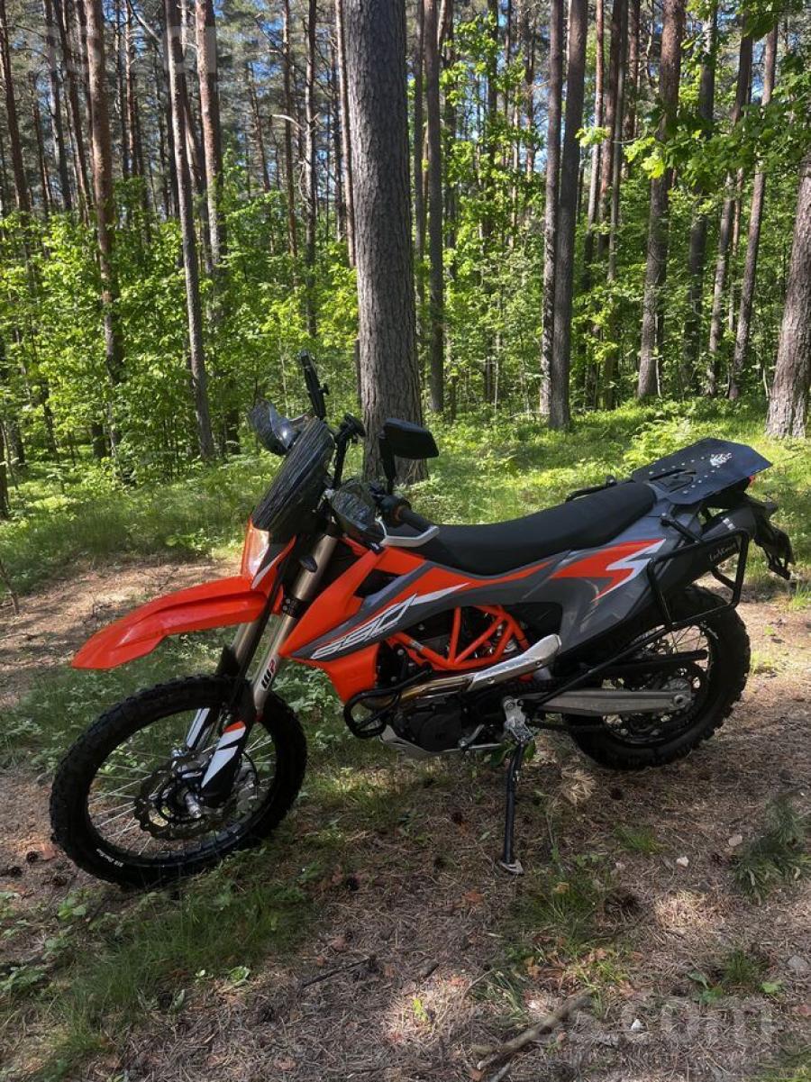 KTM 690 Enduro R 2022 Rīga, ar dzinēja tilpumu 0.69 L un nobraukumu 0 tūkst. km par 8300 €, foto 1 vietnē AUTOMOTO.COM.LV