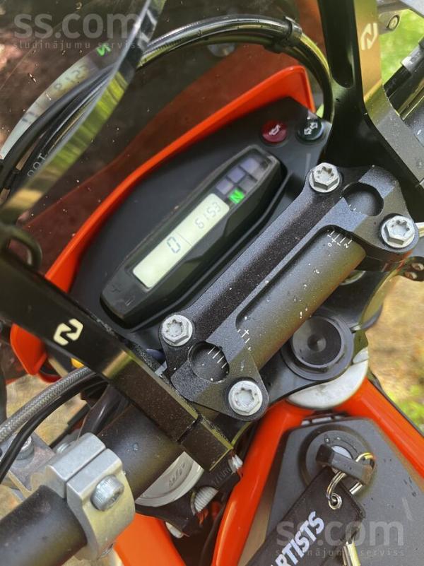KTM 690 Enduro R 2022 Rīga, ar dzinēja tilpumu 0.69 L un nobraukumu 0 tūkst. km par 8300 €, foto 4 vietnē AUTOMOTO.COM.LV
