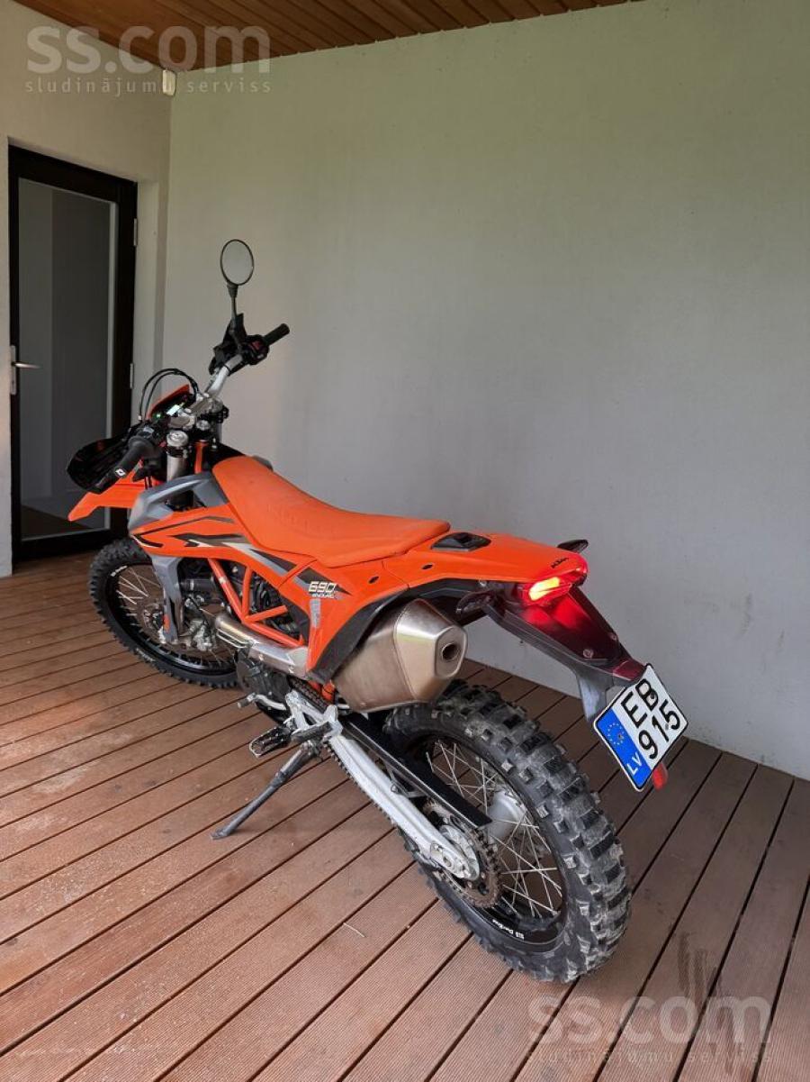 КТМ 690 Enduro R 2023 в Рига, объемом двигателя 0.69 л и пробегом 0 тыс. км за 8200 €, фото 3 на AUTOMOTO.COM.LV