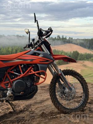 KTM 690 Enduro R 2024 Rīga, ar dzinēja tilpumu 0.69 L un nobraukumu 0 tūkst. km par 8399 €, foto  vietnē AUTOMOTO.COM.LV