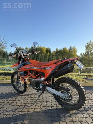 KTM 690 Enduro R 2024 Rīga, ar dzinēja tilpumu 0.69 L un nobraukumu 0 tūkst. km par 8399 €, foto 3 vietnē AUTOMOTO.COM.LV