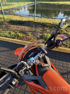 KTM 690 Enduro R 2024 Rīga, ar dzinēja tilpumu 0.69 L un nobraukumu 0 tūkst. km par 8399 €, foto 4 vietnē AUTOMOTO.COM.LV