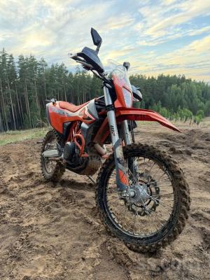 KTM 690 Enduro R 2024 Rīga, ar dzinēja tilpumu 0.69 L un nobraukumu 0 tūkst. km par 8399 €, foto 8 vietnē AUTOMOTO.COM.LV