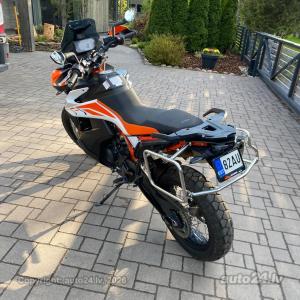 KTM 790 Adventure 2020 Tallina, ar dzinēja tilpumu 0.79 L un nobraukumu 9 tūkst. km par 9000 €, foto  vietnē AUTOMOTO.COM.LV