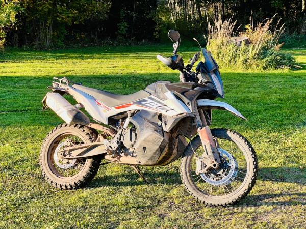 White KTM 790 Adventure 2019 in Viljandi, with an engine capacity of 0.79 L and mileage of 36 thousand km for 7490 €, photo 3 on AUTOMOTO.COM.LV