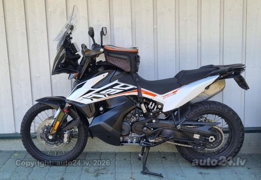 Balts KTM 790 Adventure 2020 Tallina, ar dzinēja tilpumu 0.80 L un nobraukumu 15 tūkst. km par 7650 €, foto 1 vietnē AUTOMOTO.COM.LV