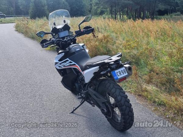 Balts KTM 790 Adventure 2020 Tallina, ar dzinēja tilpumu 0.80 L un nobraukumu 15 tūkst. km par 7650 €, foto 4 vietnē AUTOMOTO.COM.LV