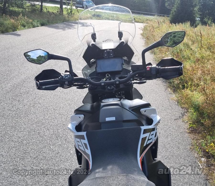 Balts KTM 790 Adventure 2020 Tallina, ar dzinēja tilpumu 0.80 L un nobraukumu 15 tūkst. km par 7650 €, foto 7 vietnē AUTOMOTO.COM.LV