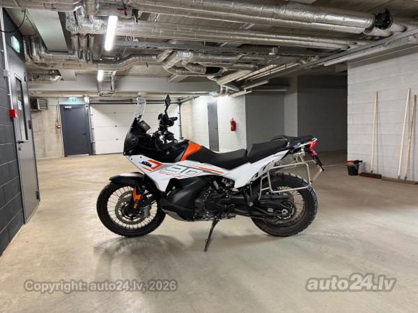 White KTM 790 Adventure 2024 in Tallinn, with an engine capacity of 0.80 L and mileage of 2 thousand km for 10990 €, photo 1 on AUTOMOTO.COM.LV