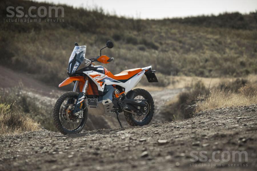 KTM 890 Adventure R 2026 Rīga, ar dzinēja tilpumu 0.89 L un nobraukumu 0 tūkst. km par 14740 €, foto 5 vietnē AUTOMOTO.COM.LV