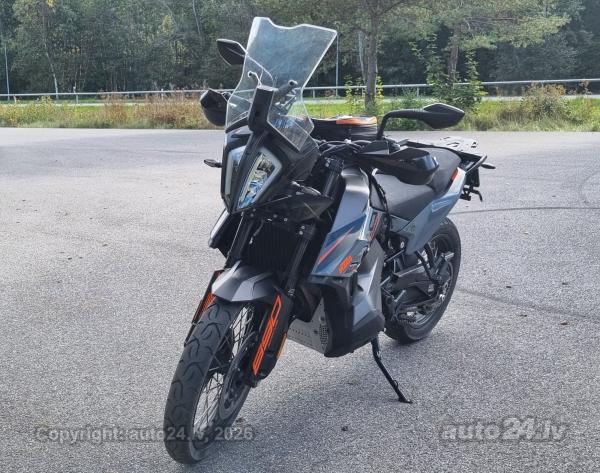 KTM 890 2021 in Tallinn on AUTOMOTO.COM.LV Black KTM 890 2021 in Tallinn, with an engine capacity of 0.89 L and mileage of 20 thousand km for 7590 €, photo 3 on AUTOMOTO.COM.LV