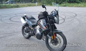 Black KTM 890 2021 in Tallinn, with an engine capacity of 0.89 L and mileage of 20 thousand km for 7590 €, photo 4 on AUTOMOTO.COM.LV