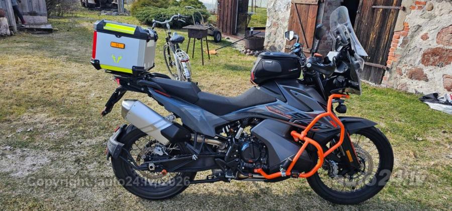 Pelēks KTM 890 2021 Tallina, ar dzinēja tilpumu 0.89 L un nobraukumu 17 tūkst. km par 11755 €, foto 4 vietnē AUTOMOTO.COM.LV