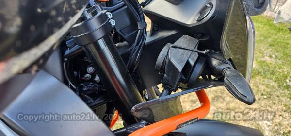 Pelēks KTM 890 2021 Tallina, ar dzinēja tilpumu 0.89 L un nobraukumu 17 tūkst. km par 11755 €, foto 8 vietnē AUTOMOTO.COM.LV