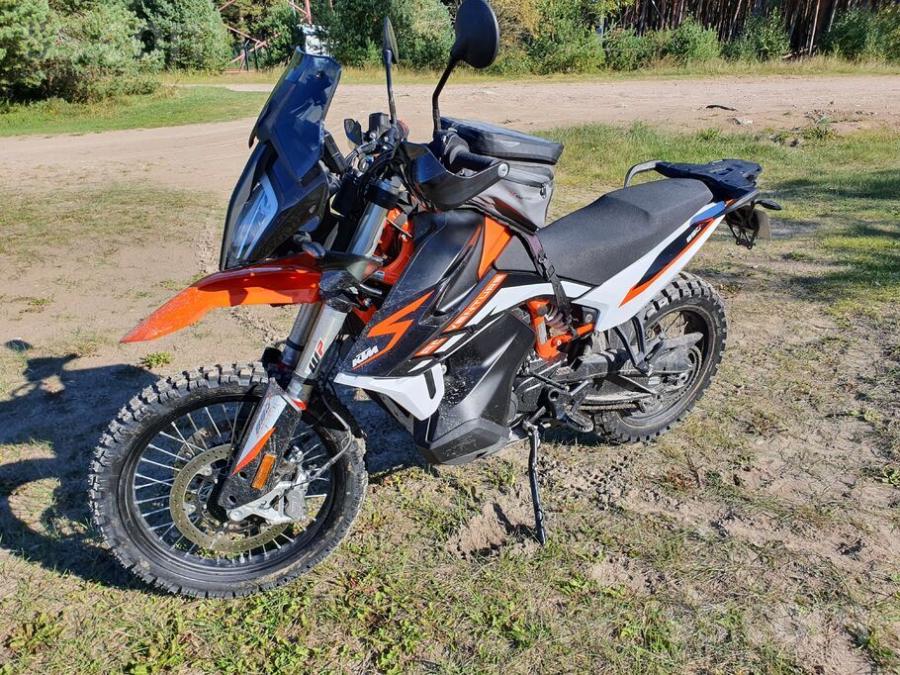 KTM 890 2022 Rīga, ar dzinēja tilpumu 0.89 L un nobraukumu 0 tūkst. km par 10500 €, foto 3 vietnē AUTOMOTO.COM.LV