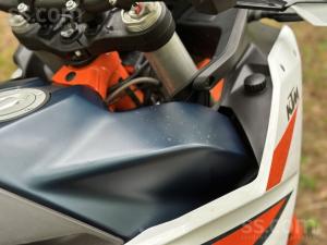 KTM 890 2024 in Riga, with an engine capacity of 0.89 L and mileage of 0 thousand km for 11800 €, photo 8 on AUTOMOTO.COM.LV