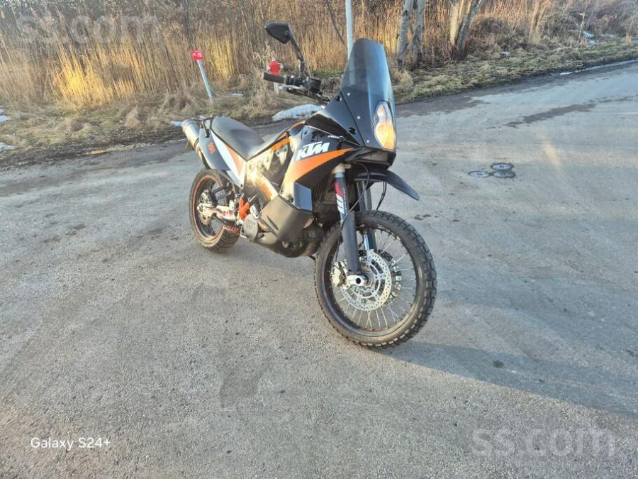 KTM 990 Adventure 2007 Rīga, ar dzinēja tilpumu 0.99 L un nobraukumu 0 tūkst. km par 5600 €, foto 4 vietnē AUTOMOTO.COM.LV