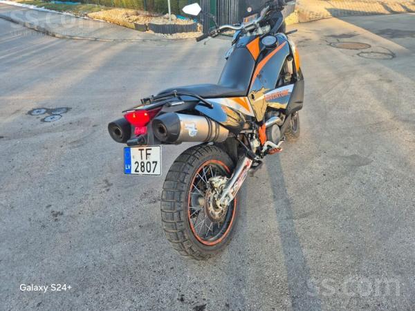 KTM 990 Adventure 2007 Rīga, ar dzinēja tilpumu 0.99 L un nobraukumu 0 tūkst. km par 5600 €, foto 5 vietnē AUTOMOTO.COM.LV