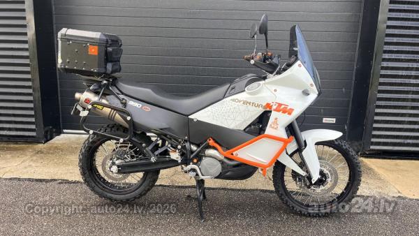 Balts KTM 990 Adventure 2013 Pērnava, ar dzinēja tilpumu 1.00 L un nobraukumu 80 tūkst. km par 6600 €, foto 1 vietnē AUTOMOTO.COM.LV
