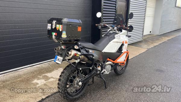 Balts KTM 990 Adventure 2013 Pērnava, ar dzinēja tilpumu 1.00 L un nobraukumu 80 tūkst. km par 6600 €, foto 5 vietnē AUTOMOTO.COM.LV