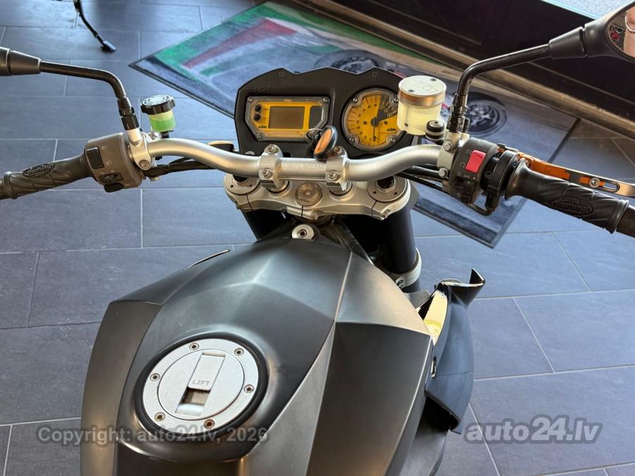 Melns KTM 990 Super Duke 2005 Tallina, ar dzinēja tilpumu 1.00 L un nobraukumu 38 tūkst. km par 3490 €, foto 5 vietnē AUTOMOTO.COM.LV