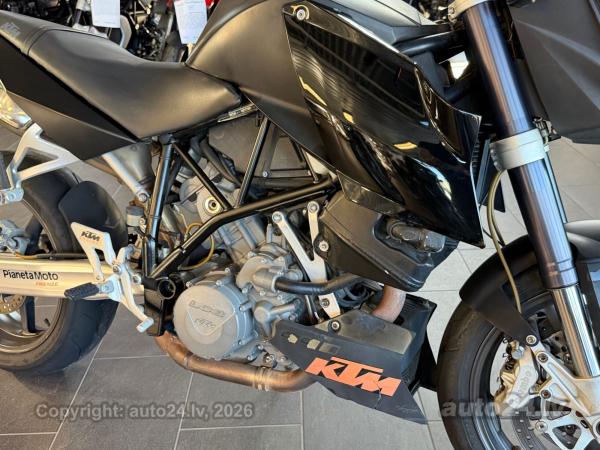Melns KTM 990 Super Duke 2005 Tallina, ar dzinēja tilpumu 1.00 L un nobraukumu 38 tūkst. km par 3490 €, foto 6 vietnē AUTOMOTO.COM.LV