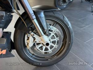 Melns KTM 990 Super Duke 2005 Tallina, ar dzinēja tilpumu 1.00 L un nobraukumu 38 tūkst. km par 3490 €, foto 7 vietnē AUTOMOTO.COM.LV