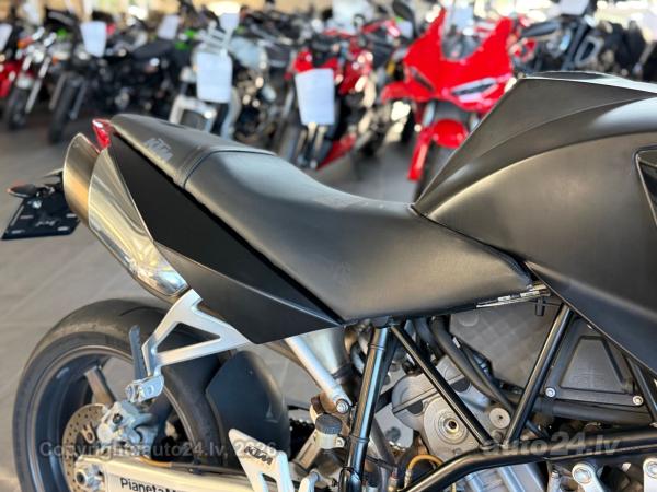 Melns KTM 990 Super Duke 2005 Tallina, ar dzinēja tilpumu 1.00 L un nobraukumu 38 tūkst. km par 3490 €, foto 8 vietnē AUTOMOTO.COM.LV