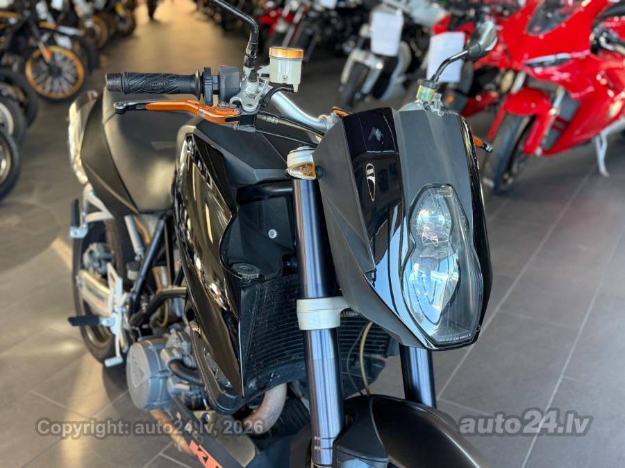 Melns KTM 990 Super Duke 2005 Tallina, ar dzinēja tilpumu 1.00 L un nobraukumu 38 tūkst. km par 3490 €, foto 9 vietnē AUTOMOTO.COM.LV