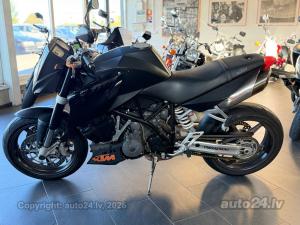 Melns KTM 990 Super Duke 2005 Tallina, ar dzinēja tilpumu 1.00 L un nobraukumu 38 tūkst. km par 3490 €, foto 11 vietnē AUTOMOTO.COM.LV
