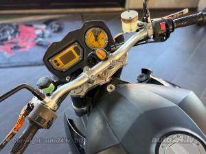 Melns KTM 990 Super Duke 2005 Tallina, ar dzinēja tilpumu 1.00 L un nobraukumu 38 tūkst. km par 3490 €, foto 14 vietnē AUTOMOTO.COM.LV