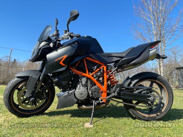 Black KTM 990 Super Duke 2007 in Parnu, with an engine capacity of 1.00 L and mileage of 39 thousand km for 5400 €, photo 1 on AUTOMOTO.COM.LV