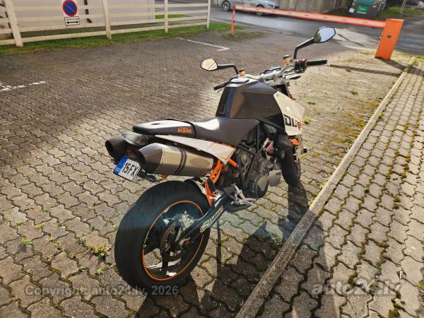 Черный КТМ 990 Super Duke 2010 в Таллин, объемом двигателя 1.00 л и пробегом 34 тыс. км за 4200 €, фото 3 на AUTOMOTO.COM.LV