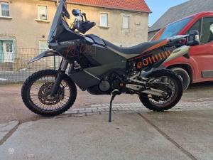 Melns KTM Adventure 2005 Klaipėda, ar dzinēja tilpumu 0.95 L un nobraukumu 48 tūkst. km par 4700 €, foto 2 vietnē AUTOMOTO.COM.LV