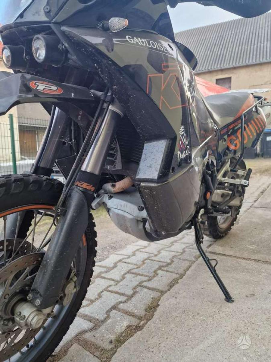 Melns KTM Adventure 2005 Klaipėda, ar dzinēja tilpumu 0.95 L un nobraukumu 48 tūkst. km par 4700 €, foto 5 vietnē AUTOMOTO.COM.LV