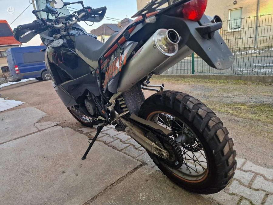 Melns KTM Adventure 2005 Klaipėda, ar dzinēja tilpumu 0.95 L un nobraukumu 48 tūkst. km par 4700 €, foto 6 vietnē AUTOMOTO.COM.LV