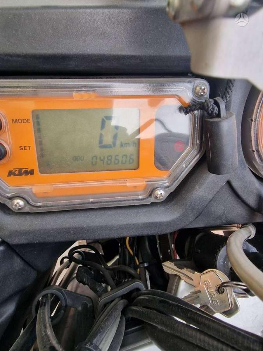 Melns KTM Adventure 2005 Klaipėda, ar dzinēja tilpumu 0.95 L un nobraukumu 48 tūkst. km par 4700 €, foto 13 vietnē AUTOMOTO.COM.LV