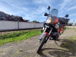 Black KTM Adventure 2007 in Marijampole, with an engine capacity of 0.99 L and mileage of 79 thousand km for 6000 €, photo 3 on AUTOMOTO.COM.LV