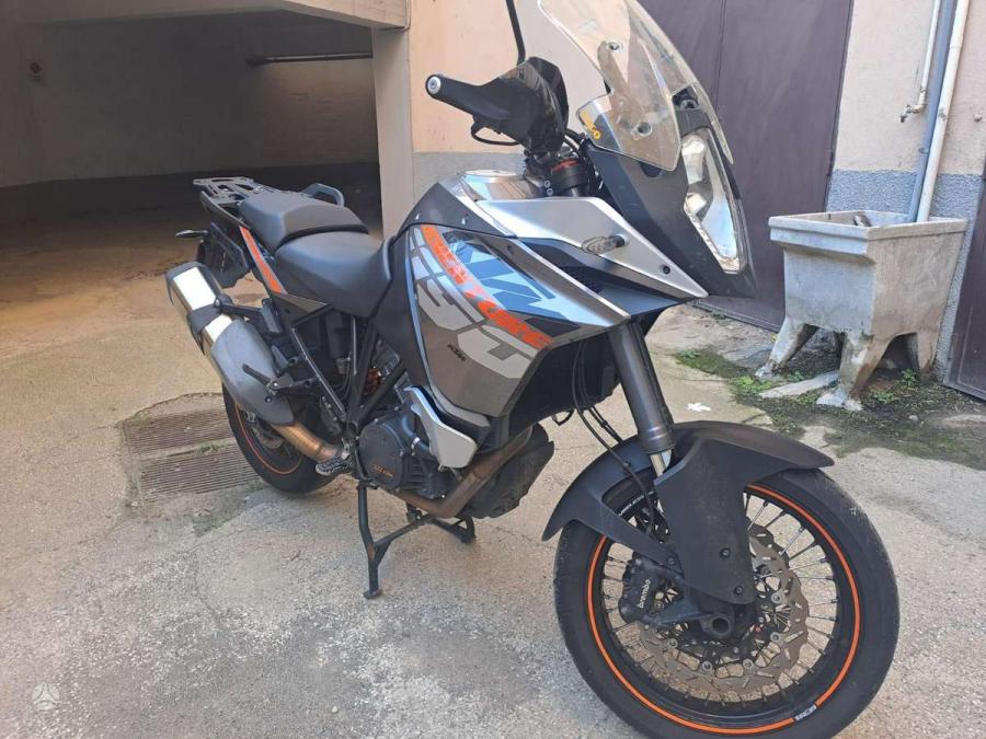 Black KTM Adventure 2014 in Panevezys, with an engine capacity of 1.19 L and mileage of 104 thousand km for 4400 €, photo 2 on AUTOMOTO.COM.LV