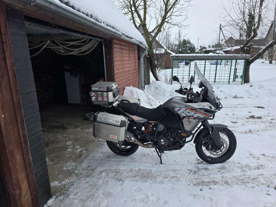 Melns KTM Adventure 2014 Kauņa, ar dzinēja tilpumu 1.19 L un nobraukumu 46 tūkst. km par 7400 €, foto 3 vietnē AUTOMOTO.COM.LV