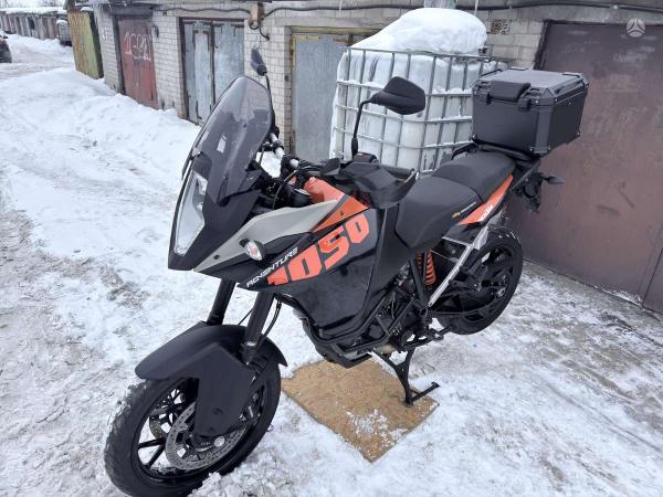 Black KTM Adventure 2016 in Gargzdai, with an engine capacity of 1.05 L and mileage of 31 thousand km for 7650 €, photo 4 on AUTOMOTO.COM.LV