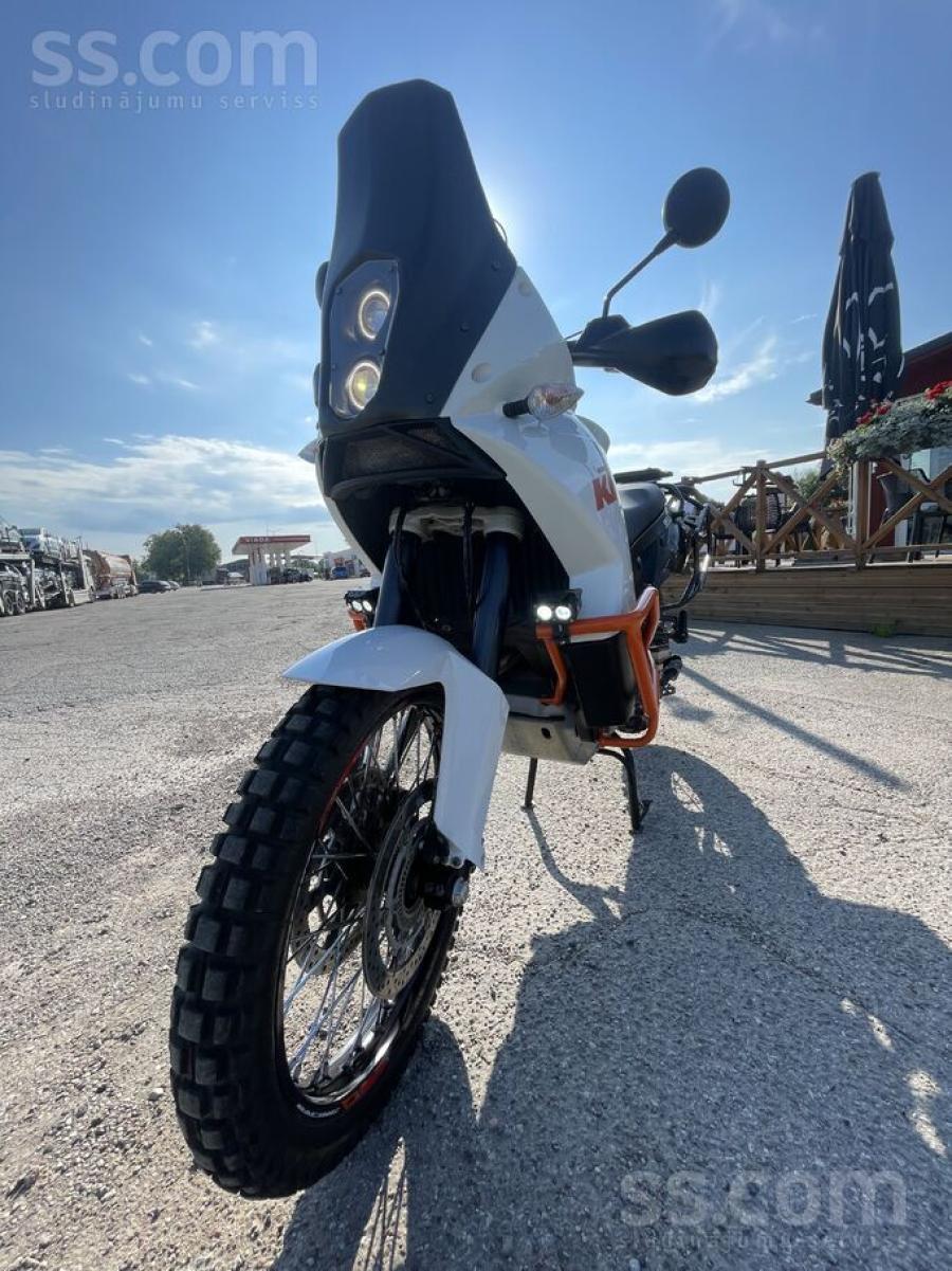 KTM Adventure 2010 Liepāja, ar dzinēja tilpumu 0.99 L un nobraukumu 0 tūkst. km par 6400 €, foto 1 vietnē AUTOMOTO.COM.LV