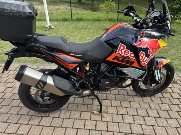 KTM Adventure 2016 Rīga vietnē KTM Adventure 2016 Rīga, ar dzinēja tilpumu 1.19 L un nobraukumu 0 tūkst. km par 8200 €, foto 7 vietnē AUTOMOTO.COM.LV