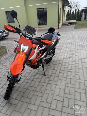 KTM Adventure 2022 Alīta, ar dzinēja tilpumu 0.69 L un nobraukumu 0 tūkst. km par 8000 €, foto 3 vietnē AUTOMOTO.COM.LV