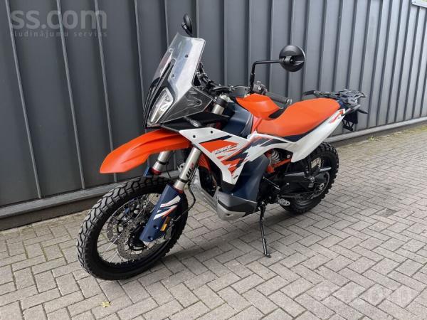 KTM Adventure 2025 Rīga, ar dzinēja tilpumu 0.90 L un nobraukumu 0 tūkst. km par 12500 €, foto 5 vietnē AUTOMOTO.COM.LV