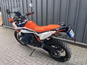KTM Adventure 2025 Rīga, ar dzinēja tilpumu 0.90 L un nobraukumu 0 tūkst. km par 12500 €, foto 7 vietnē AUTOMOTO.COM.LV