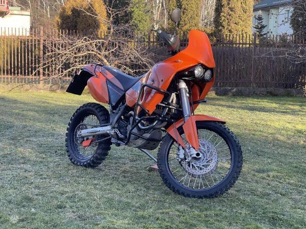 Oranžs KTM Adventure 2004 Viļņa, ar dzinēja tilpumu 0.64 L un nobraukumu 31 tūkst. km par 3800 €, foto 1 vietnē AUTOMOTO.COM.LV