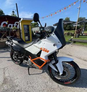 White KTM Adventure 2010 in Liepaja, with an engine capacity of 0.99 L and mileage of 72 thousand km for 6500 €, photo 4 on AUTOMOTO.COM.LV