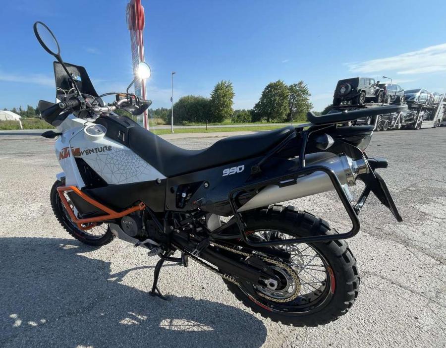 White KTM Adventure 2010 in Liepaja, with an engine capacity of 0.99 L and mileage of 72 thousand km for 6500 €, photo 5 on AUTOMOTO.COM.LV