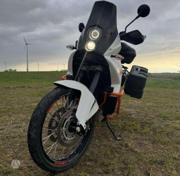 White KTM Adventure 2010 in Liepaja, with an engine capacity of 0.99 L and mileage of 72 thousand km for 6500 €, photo 6 on AUTOMOTO.COM.LV